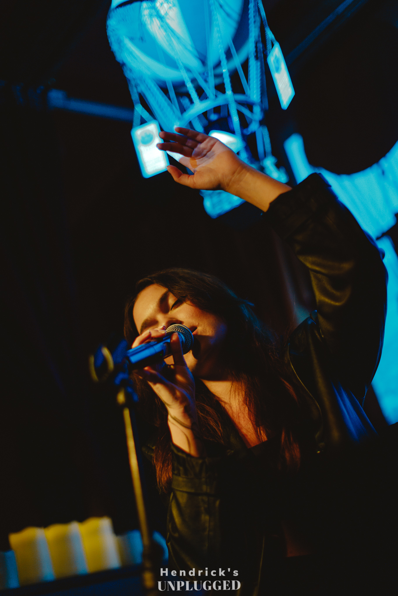 Hendricks unplugged - SHIRA — Lounge Deja Vu